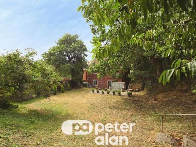 4 bed house for sale