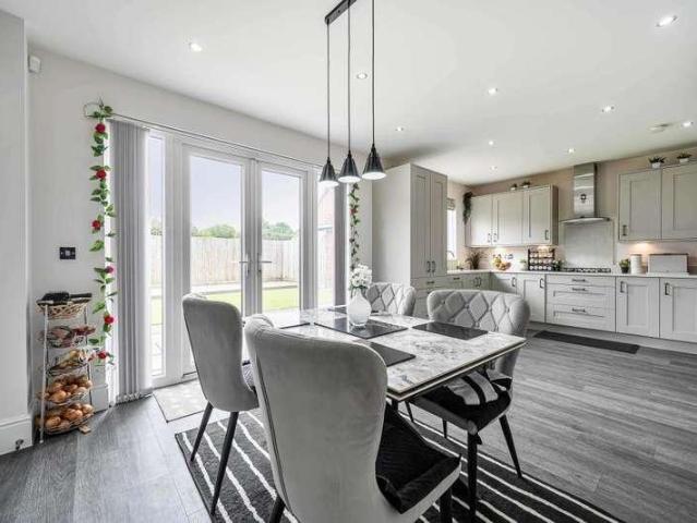 4 bed house for sale