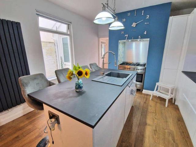 4 bed house for sale