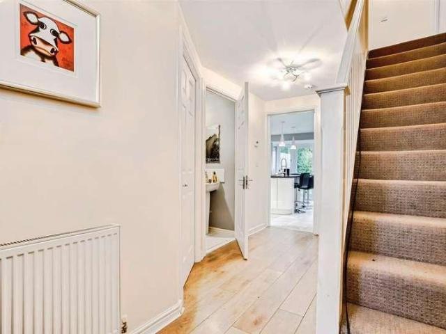 4 bed house for sale