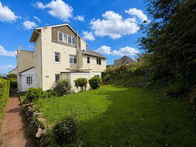 4 bed house for sale