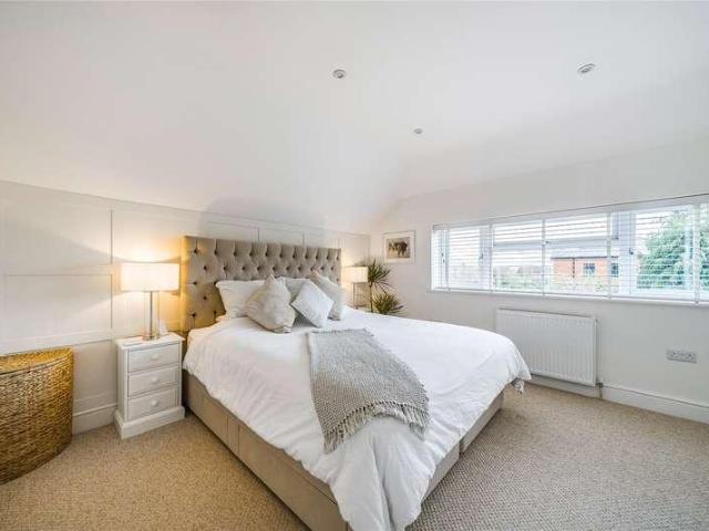 4 bed house for sale