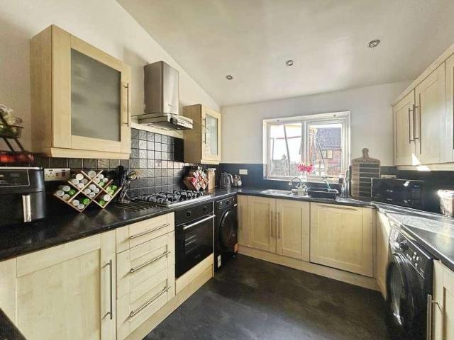 4 bed house for sale