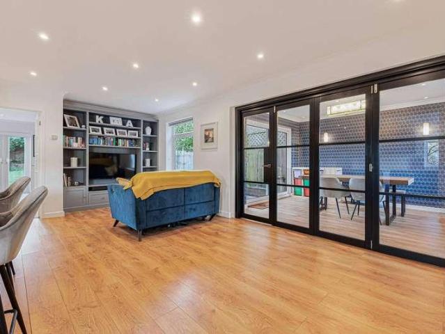 4 bed house for sale