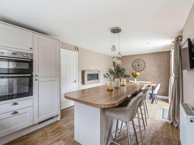 4 bed house for sale