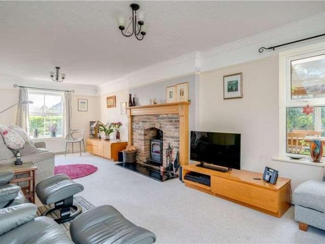 4 bed house for sale