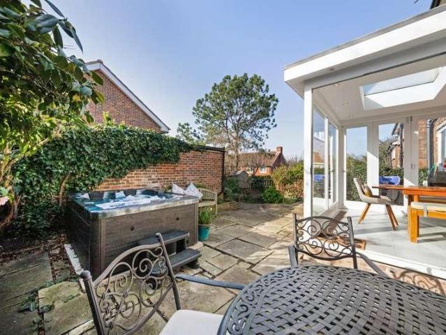 4 bed house for sale