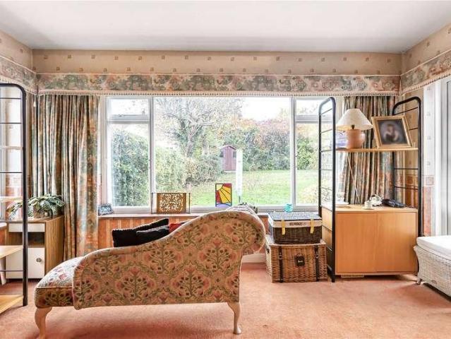 5 bed house for sale