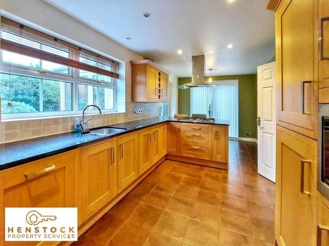 4 bed house for sale