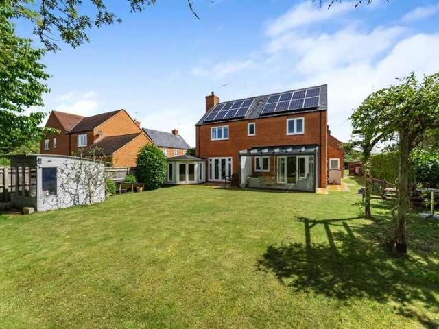 4 bed house for sale