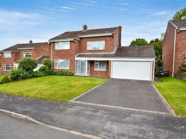 4 bed house for sale