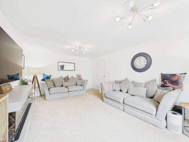 4 bed house for sale