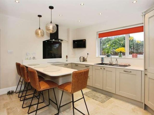 4 bed house for sale