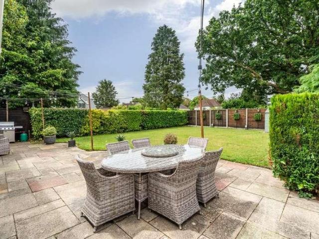 4 bed house for sale