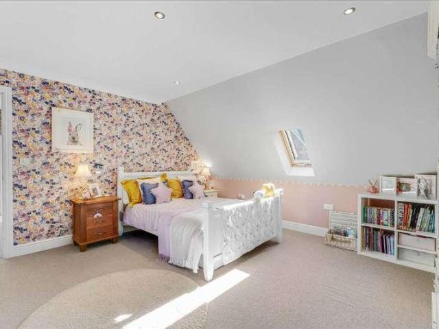 4 bed house for sale