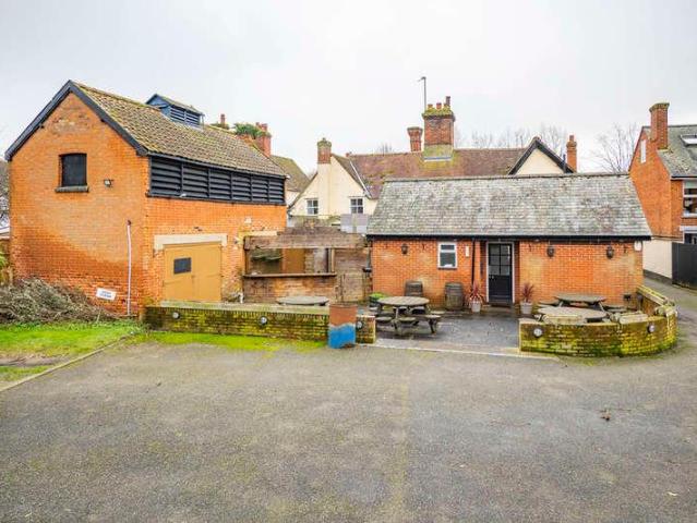 4 bed house for sale