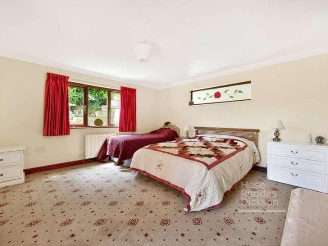 4 bed house for sale