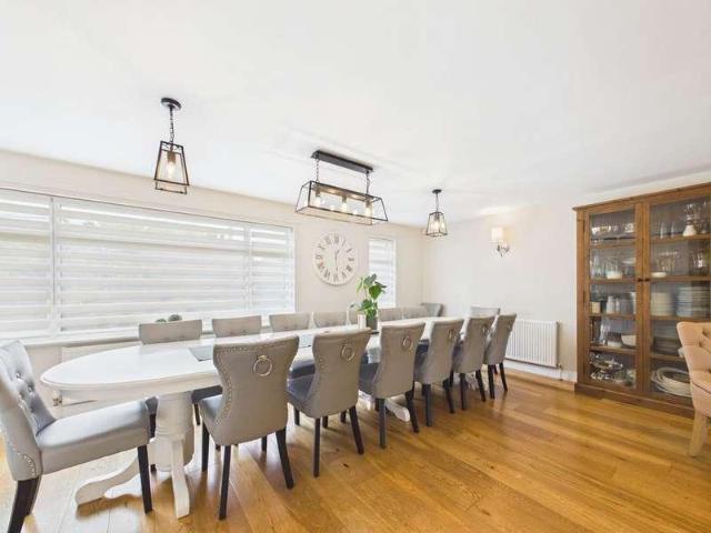 4 bed house for sale