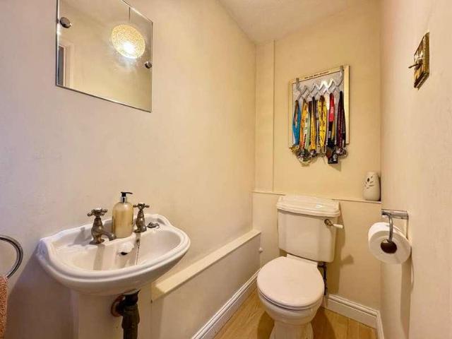 4 bed house for sale