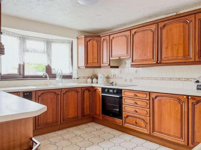 4 bed house for sale