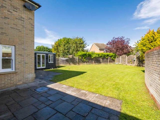 4 bed house for sale