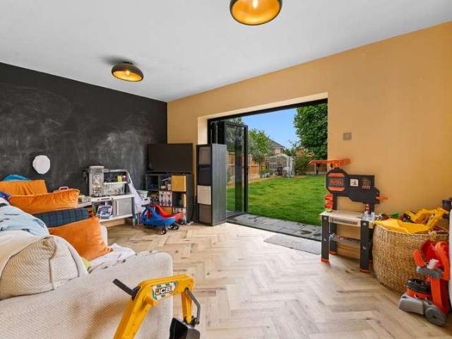 4 bed house for sale