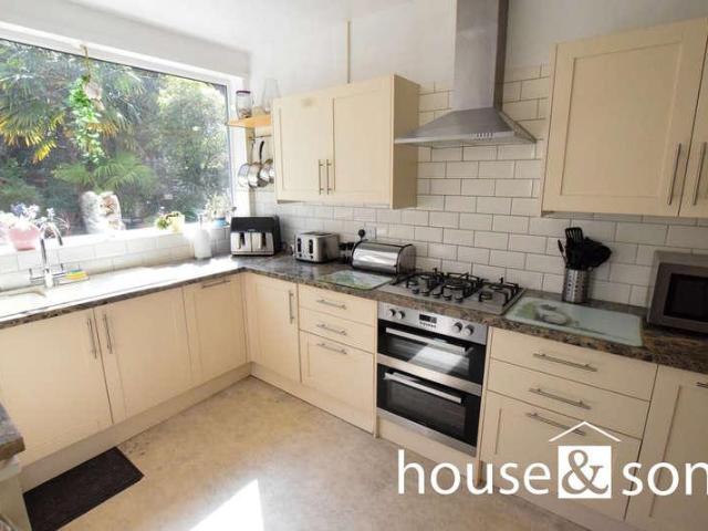 4 bed house for sale