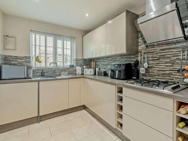 4 bed house for sale