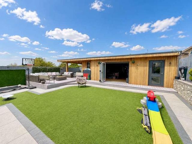 4 bed house for sale