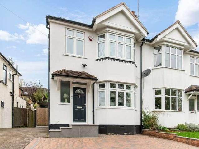 4 bed house for sale