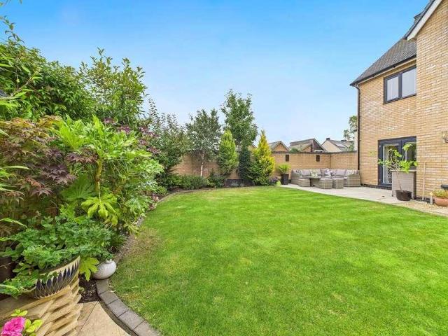 4 bed house for sale