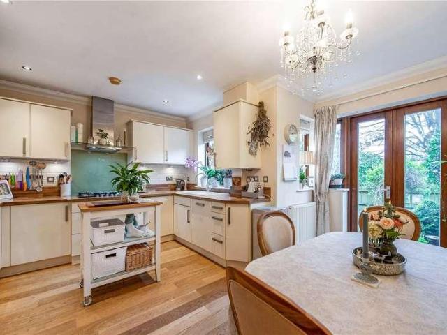 4 bed house for sale