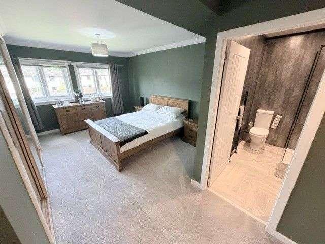 4 bed house for sale
