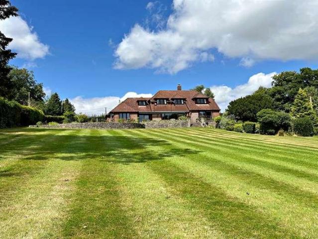 4 bed house for sale