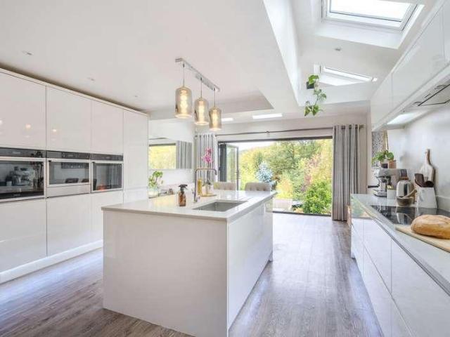 4 bed house for sale