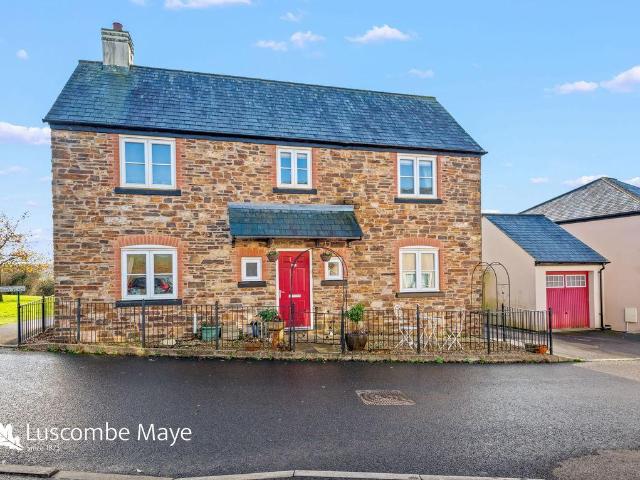 4 bed house for sale