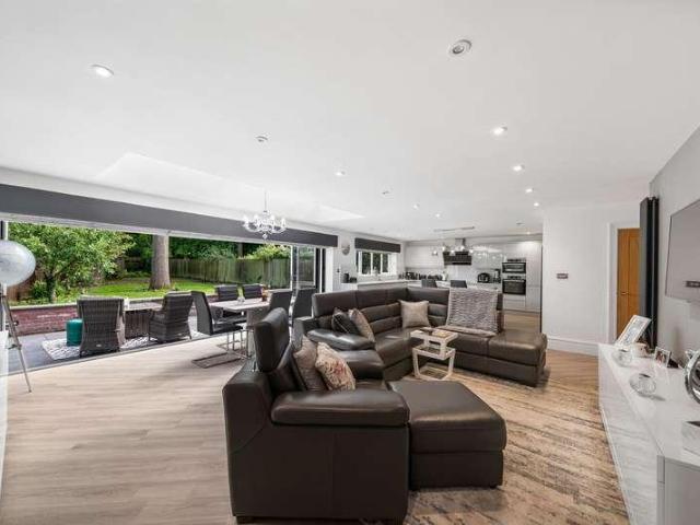 4 bed house for sale