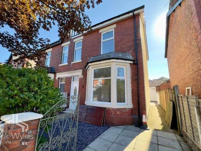 4 bed house for sale