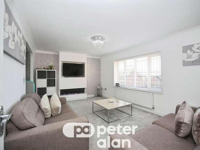 4 bed house for sale