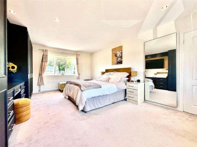 4 bed house for sale