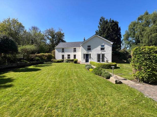 4 bed house for sale
