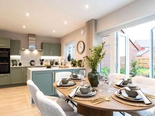 4 bed house for sale