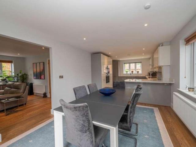 4 bed house for sale
