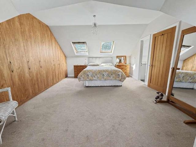 4 bed house for sale