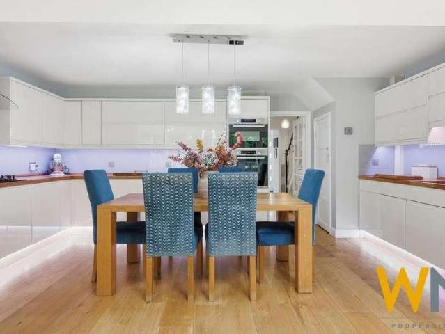 4 bed house for sale