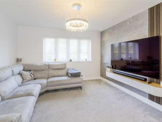 4 bed house for sale