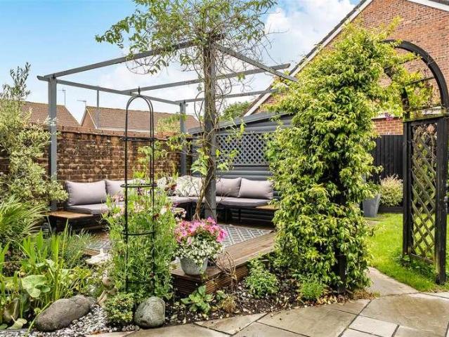4 bed house for sale