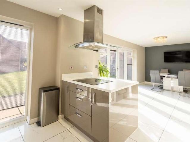 4 bed house for sale