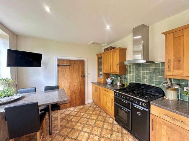 5 bed house for sale