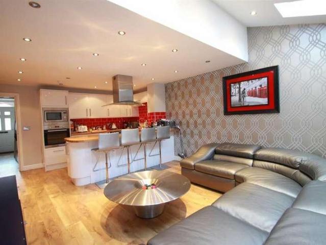 4 bed house for sale